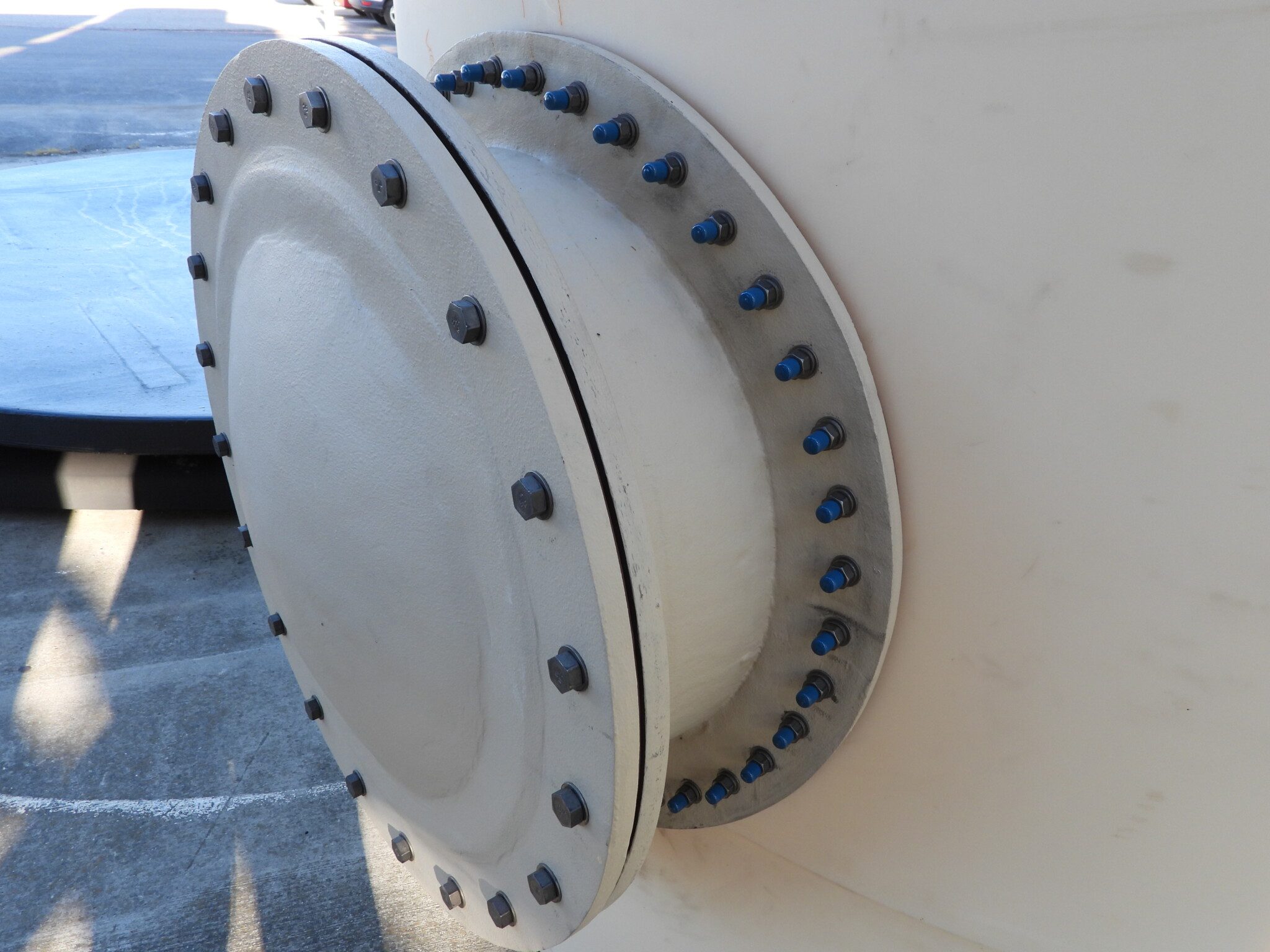 Manways & Lids for Polyethylene Storage Tanks | Poly Processing