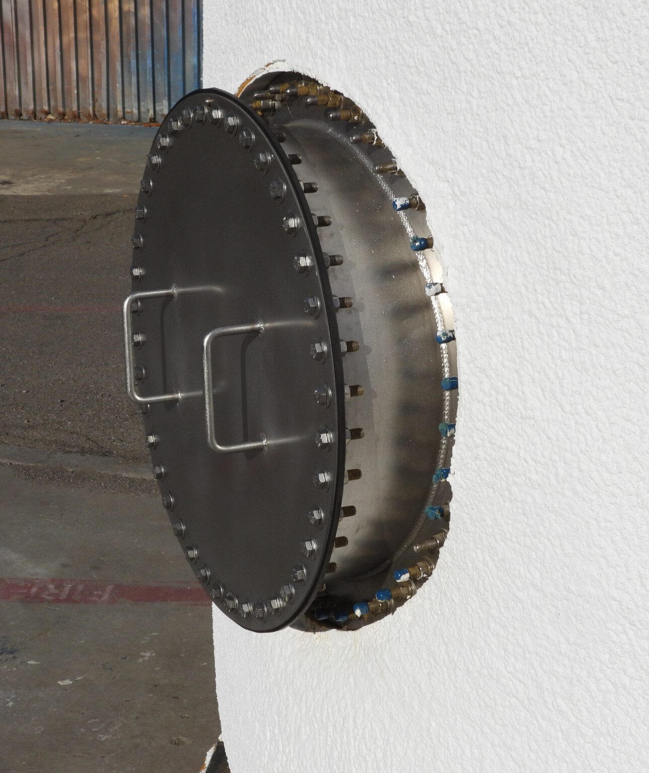 Manways & Lids for Polyethylene Storage Tanks | Poly Processing